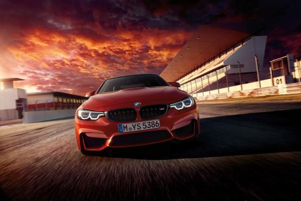 จะแดงไปไหน!? BMW เผยความงามของ M4 Coupe' ตัวถังสีแดง Ruby Red Metallic