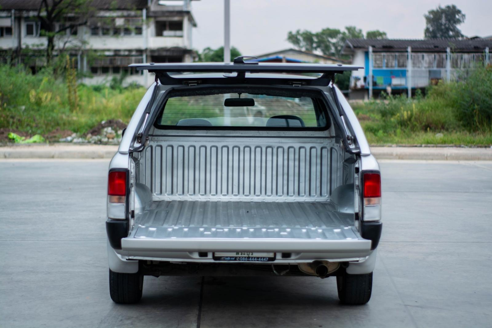 2004 Nissan NV 1.6 Queen Cab SLX pickup 19206462