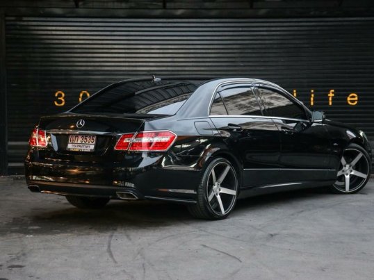 2011 Mercedes-Benz E200 CGI Avantgarde sedan 9734922