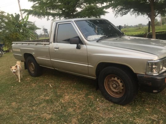 1988 Toyota Hilux Hero pickup 10059042