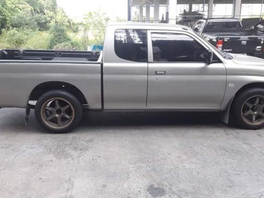 2002 Mitsubishi Strada MEGA CAB GL pickup 10168243