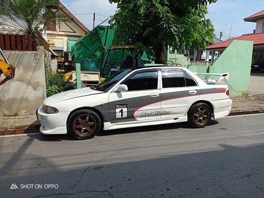 2000 Mitsubishi LANCER GLXi sedan 11126942
