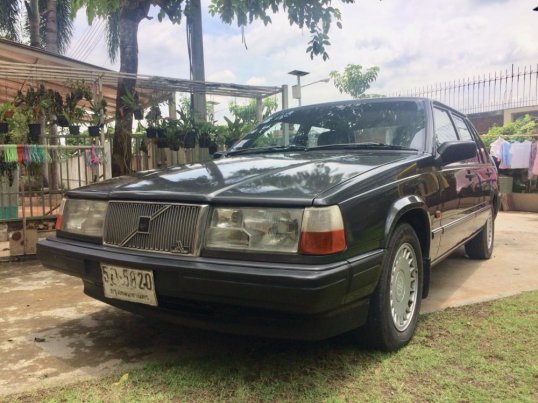 1991 Volvo 940 GL sedan 13870593