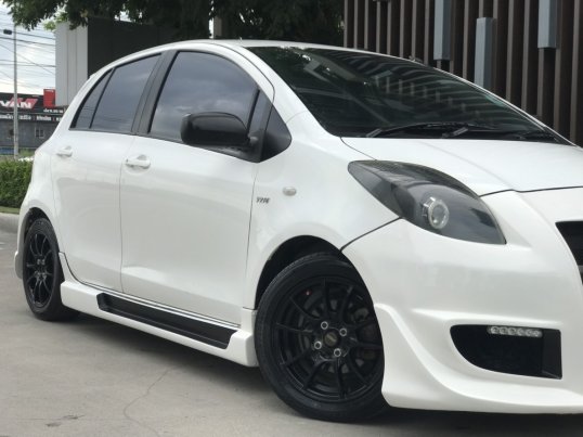 2007 Toyota YARIS E Limited hatchback 15336173