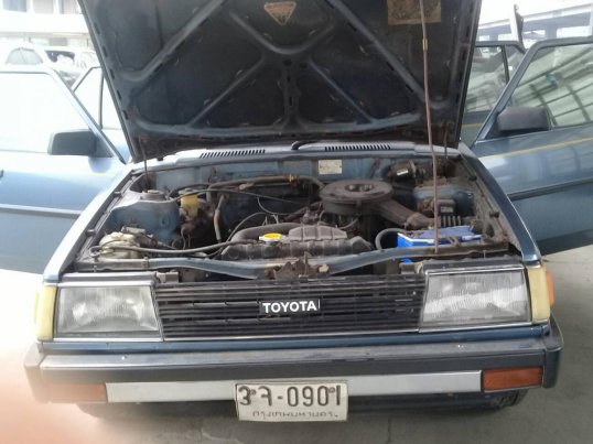 1990 Toyota COROLLA DX sedan 16077222
