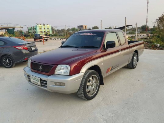 2004 Mitsubishi Strada MEGA CAB GLX pickup 16892772