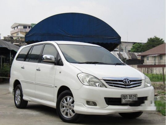 2011 TOYOTA Innova V wagon 17493311