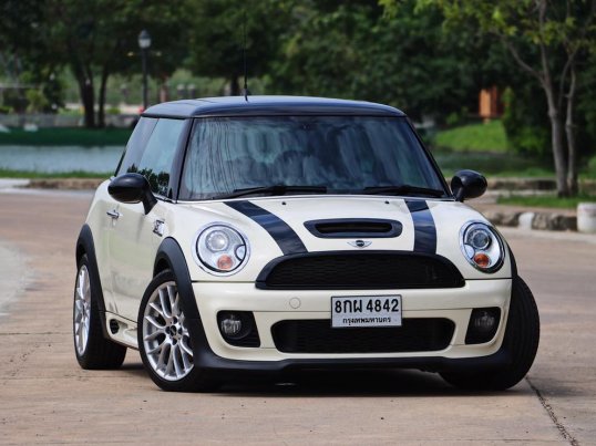 MINI Cooper S R56 LCI มาพร้อมชุดแต่ง JCW 18756292